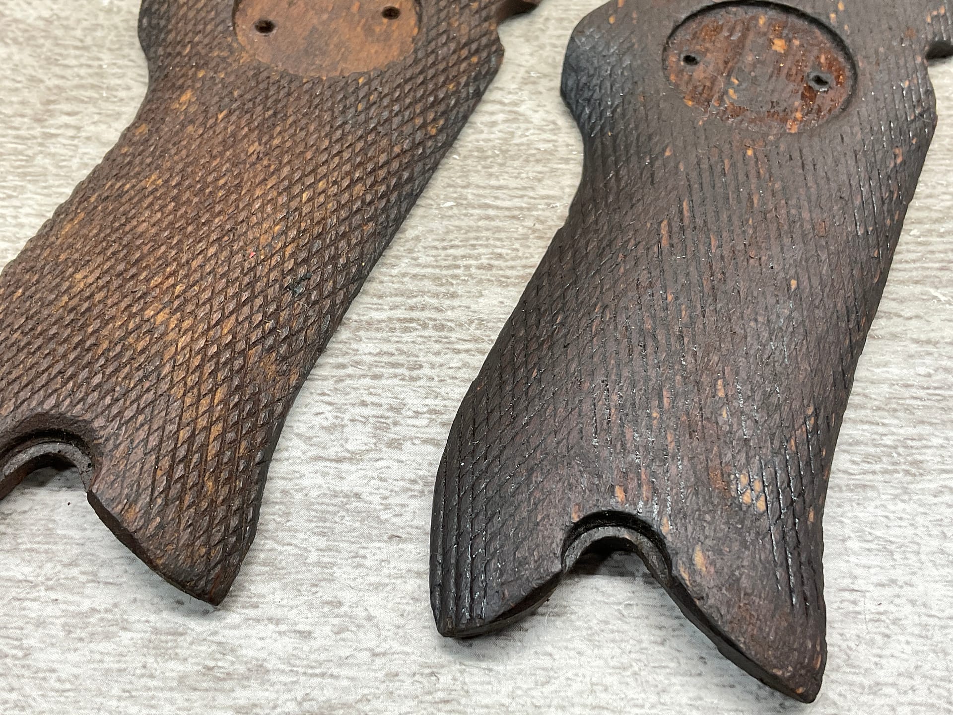 FINNISH LUGER RIGHT P08 GRIP, WWII - Checkpoint Charlie's