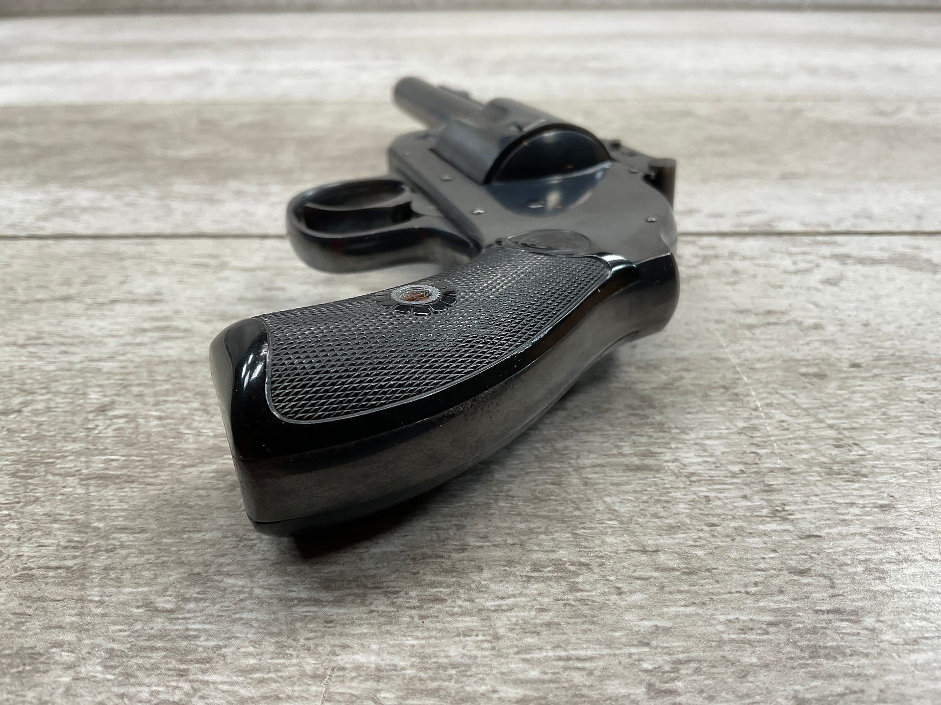 H&R LARGE FRAME SAFETY HAMMERLESS 38 S&W REVOLVER H&R LARGE FRAME ...