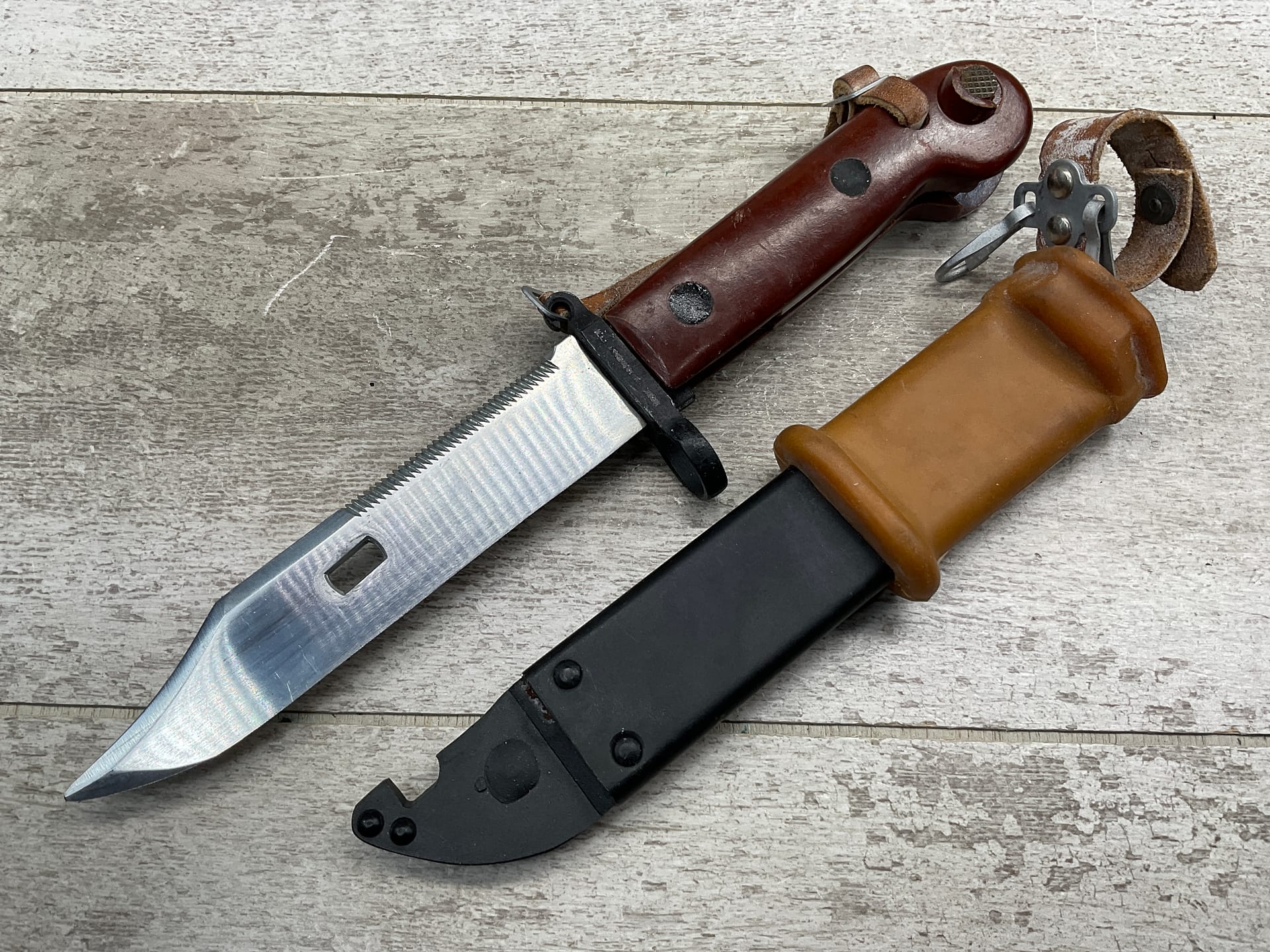 HUNGARIAN AKM TYPE I BAKELITE BAYONET W/METAL SCABBARD & FROG, VINTAGE